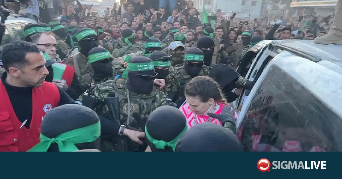 ΒΙΝΤΕΟ: Η στιγμή της παράδοσης των τριών ομήρων από τη Χαμάς - Sigmalive