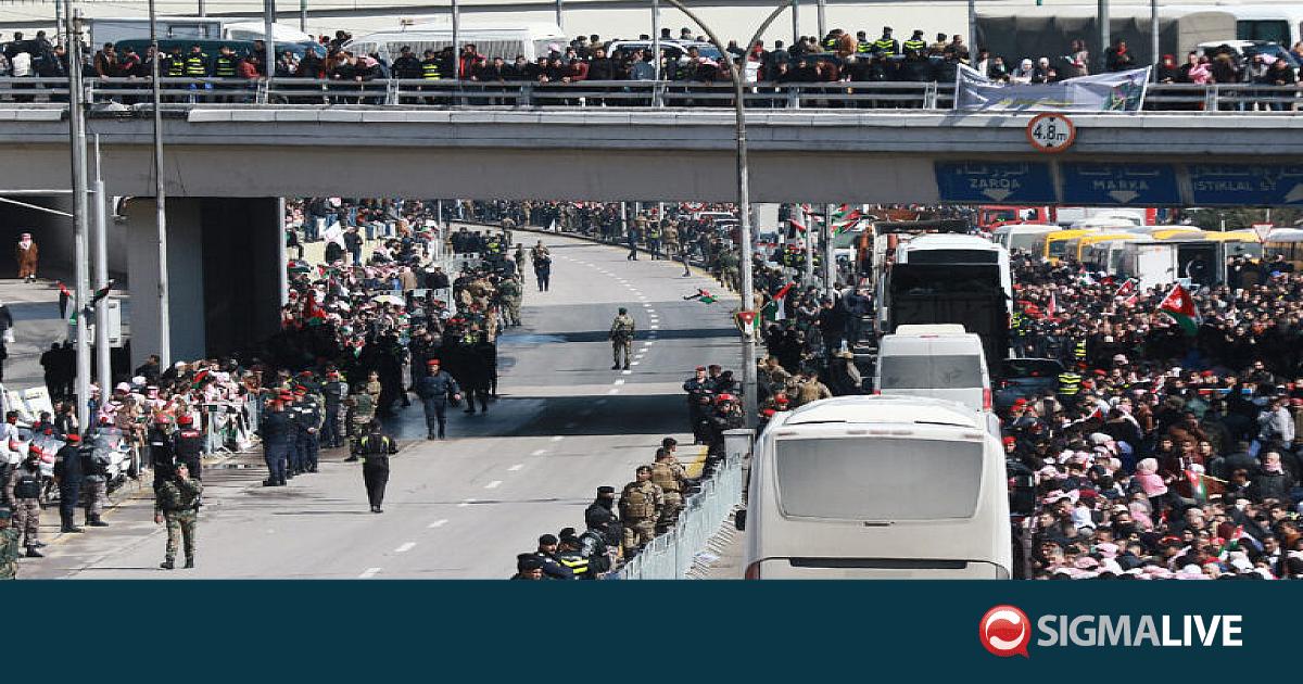 Όχημα του ΟΗΕ πυρπολήθηκε κοντά στο αεροδρόμιο της Βηρυτού - Sigmalive