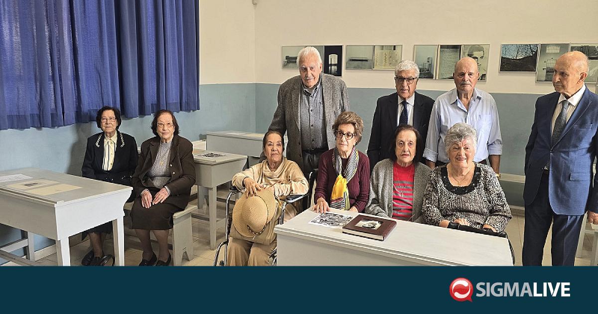 ΦΩΤΟ: Στα ίδια θρανία οι συμμαθητές του Παλληκαρίδη 70 χρόνια μετά - Sigmalive