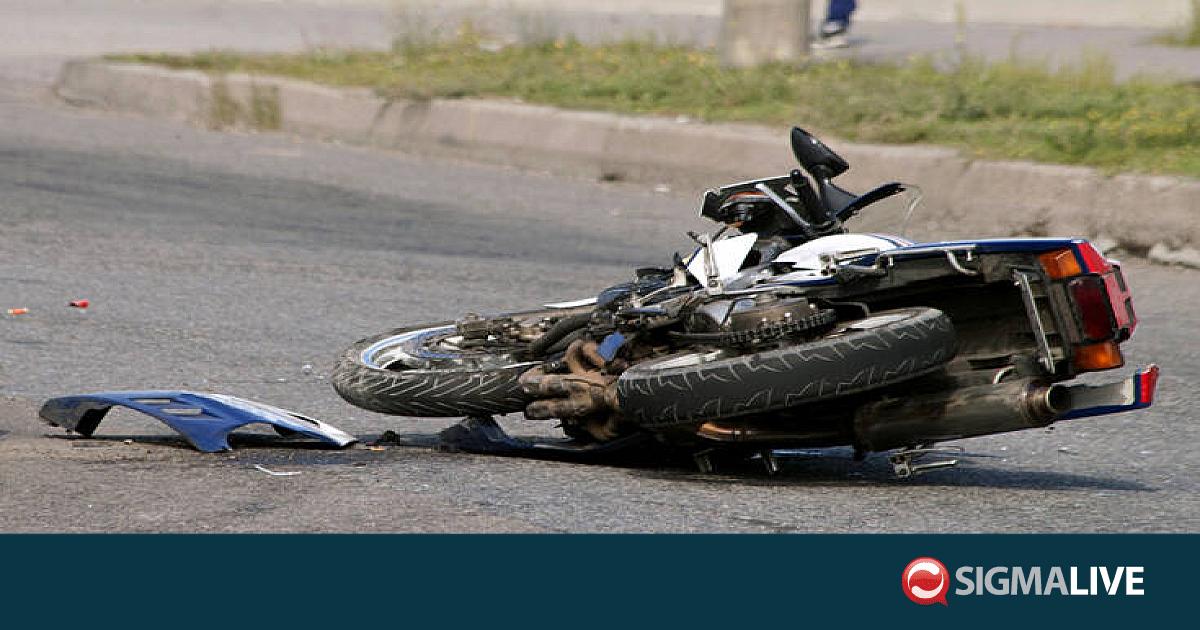 Σοβαρό τροχαίο με αυτοκίνητο και δύο μοτοσικλέτες - Στο νοσοκομείο δύο ...