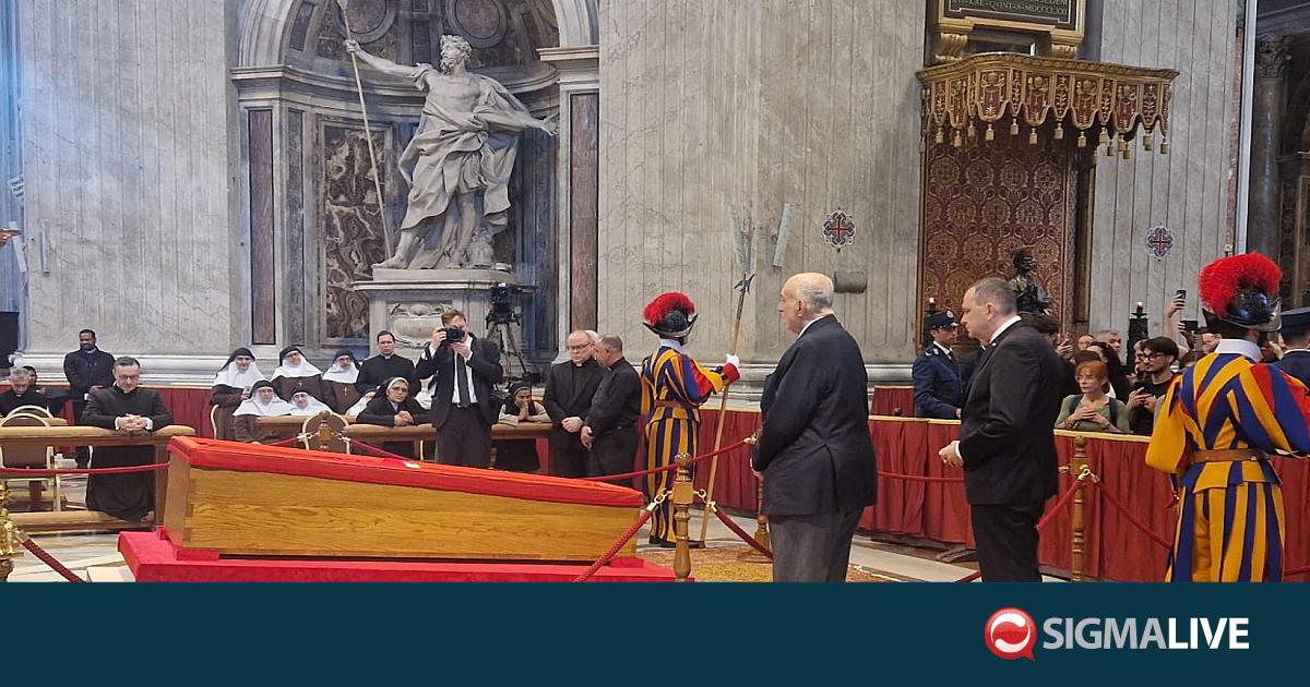 Φόρο τιμής στον «Πάπα του λαού» απέδωσε ο Κύπριος Πρέσβης στο Βατικανό ...