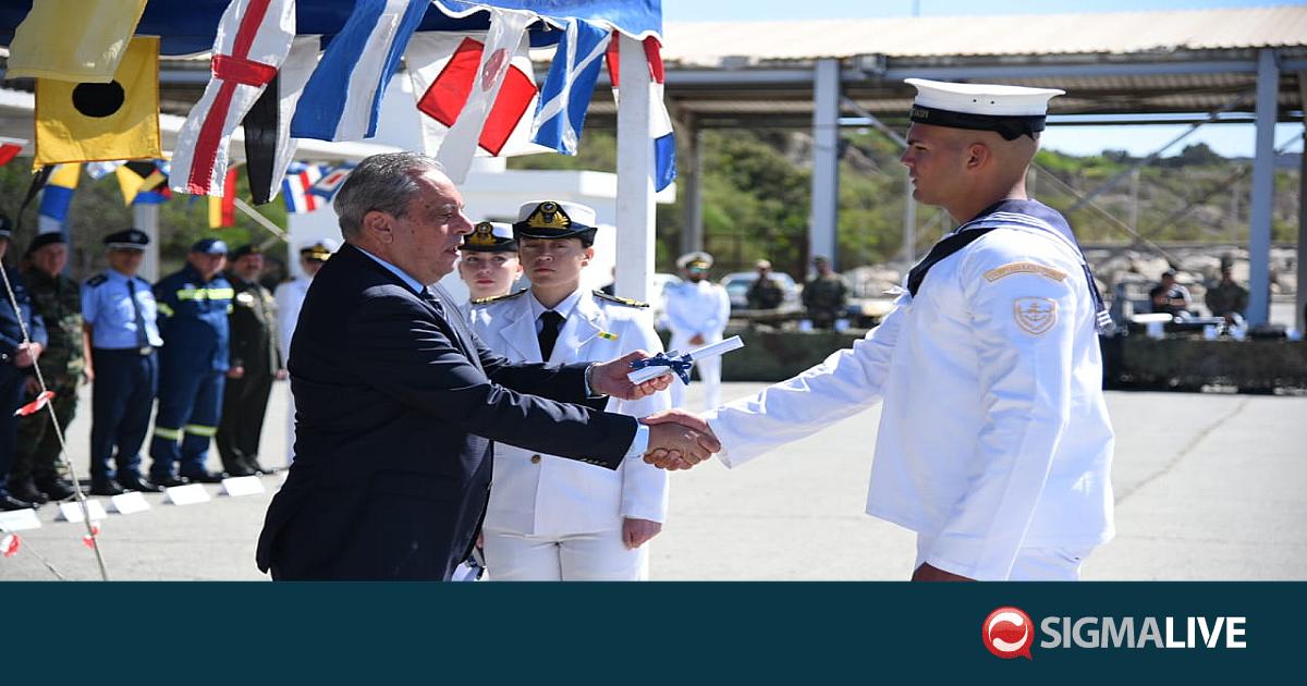 ΦΩΤΟ: Η τελετή αποφοίτησης του 85ου Σχολείου Υποβρυχίων Καταστροφών - Sigmalive