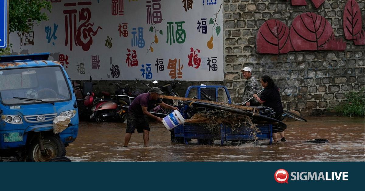 Πεκίνο: Τουλάχιστον 30 νεκροί εξαιτίας των ισχυρών βροχοπτώσεων - Sigmalive