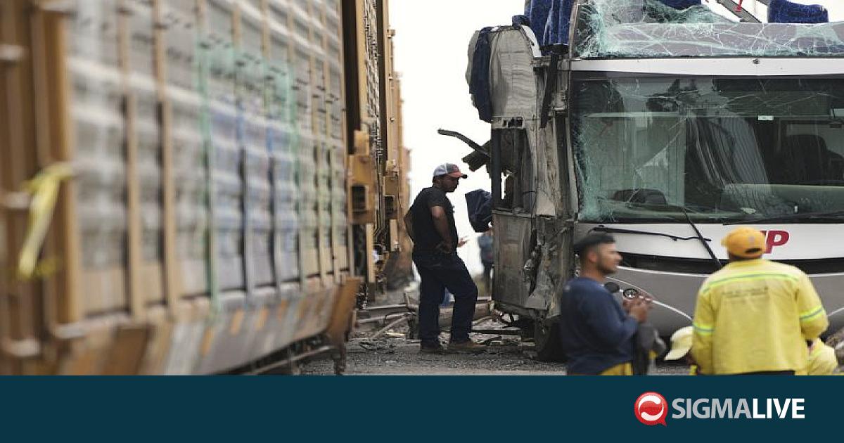 Τρένο παρέσυρε διώροφο λεωφορείο στο Μεξικό, 10 νεκροί και 61 τραυματίες - Sigmalive
