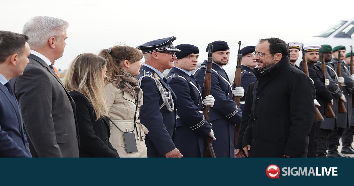 Με στρατιωτικές τιμές υποδέχθηκε τον ΠτΔ ο Γερμανός Καγκελάριος-Βίντεο ...