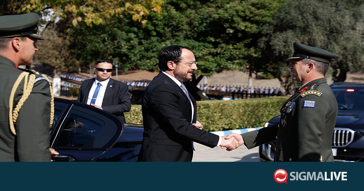Η ΕΛΔΥΚ απένειμε τιμητική πλακέτα σε ΠτΔ και Τασούλα - Sigmalive