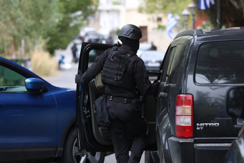 Κρήτη: Επιχείρηση του ελληνικού FBI με 14 προσαγωγές για απάτη 1,7 εκατ ...