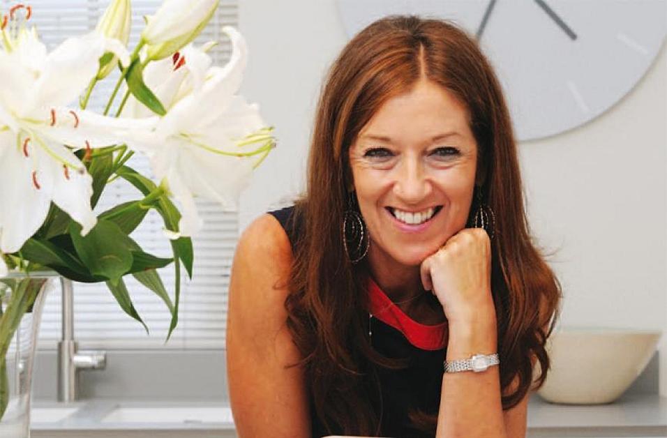 Victoria Hislop: H συγγραφέας των bestseller - Sigmalive