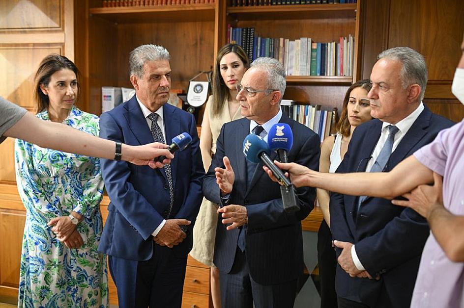 Δημόσια πρόσκληση Αβέρωφ σε ανθυποψηφίους του για διεξαγωγή debate - Sigmalive