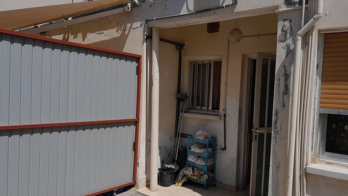 «Γυναίκα με αναπηρία δεν μπορεί να μπει σπίτι της λόγω παράνομου υποστατικού» - Sigmalive