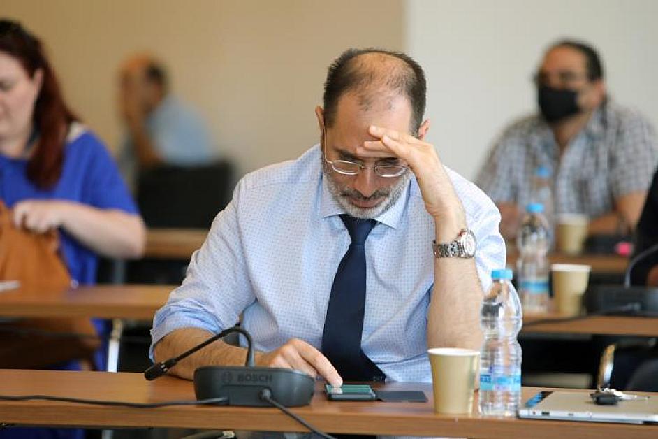 Έβγαλαν μαχαίρια στο Twitter Γενικός Ελεγκτής-Θωμάς Αντωνίου - Sigmalive