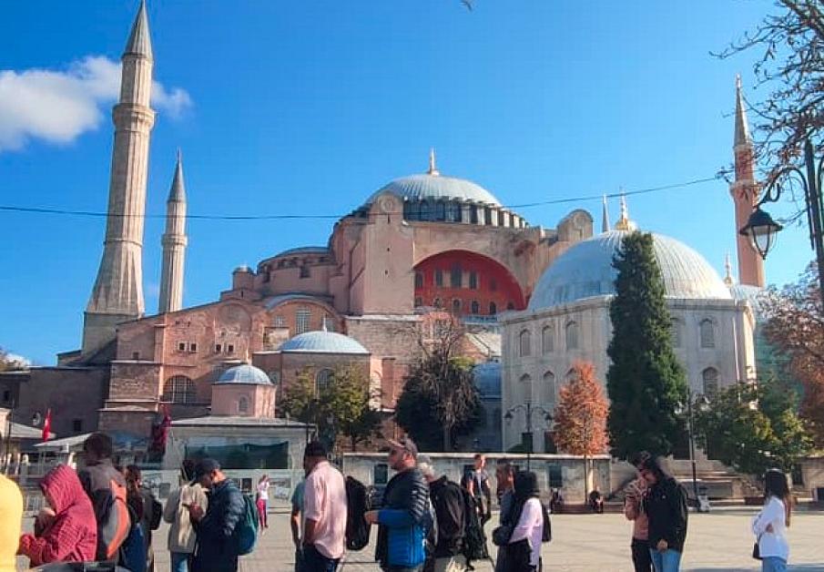 Toύρκοι αστυνομικοί δεν άφησαν οπαδούς της ΑΕΚ Λάρνακας να μπουν Αγιά ...