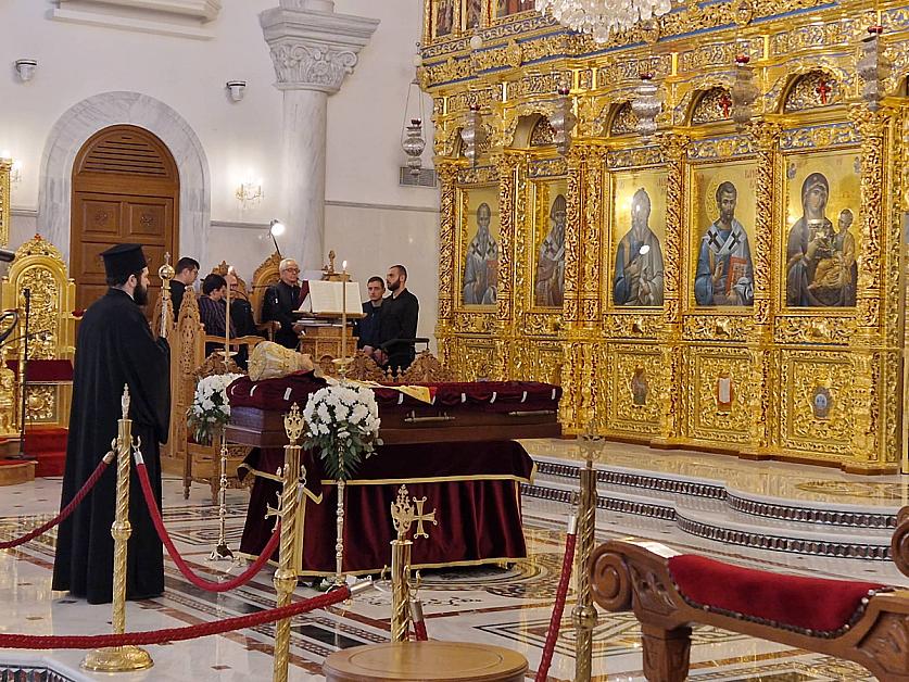 ΒΙΝΤΕΟ: Σε λαϊκό προσκύνημα η σορός του Αρχιεπισκόπου - Sigmalive