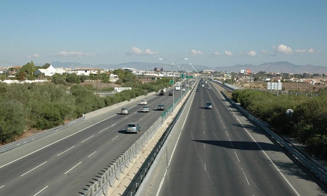 Κλειστός ο αυτο/δρομος Λεμεσού - Λευκωσίας - Έπεσαν ελιές στο οδόστρωμα ...