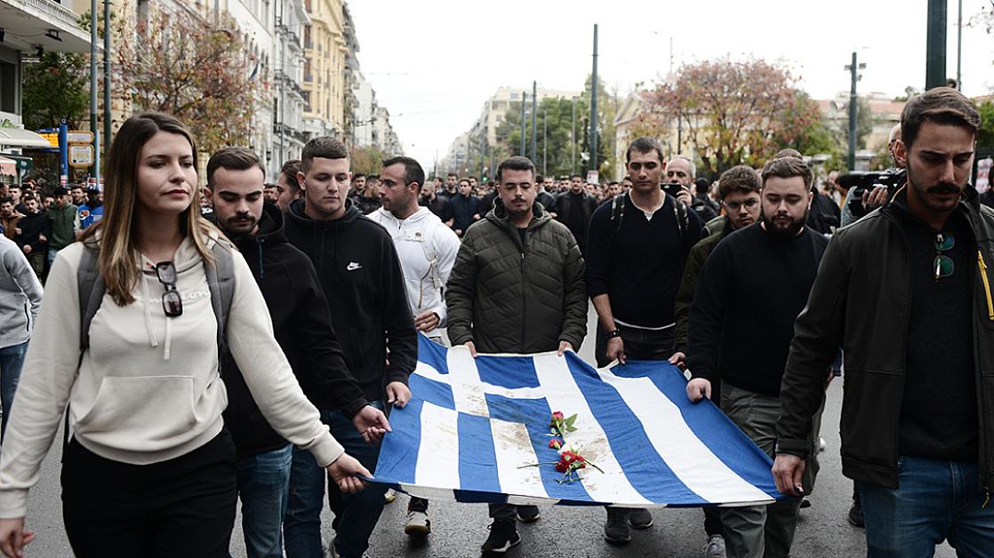 Σε εξέλιξη η πορεία για τα 49 χρόνια από το Πολυτεχνείο (ΦΩΤΟ&ΒΙΝΤΕΟ ...