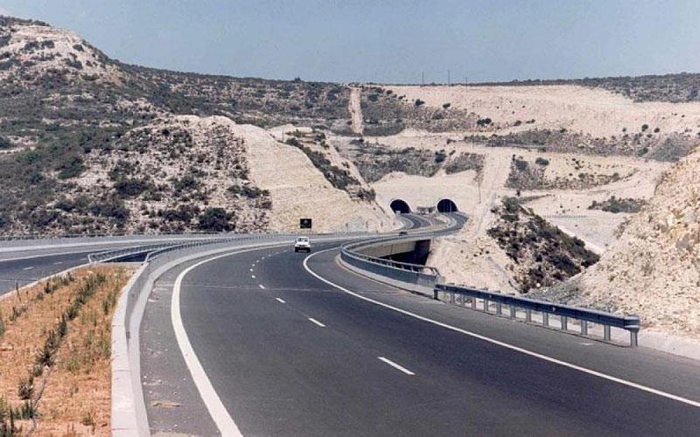 Άνοιξε ο αυτοκινητόδρομος Πάφου-Λεμεσού που έκλεισε λόγω φωτιάς σε αυτοκίνητο - Sigmalive