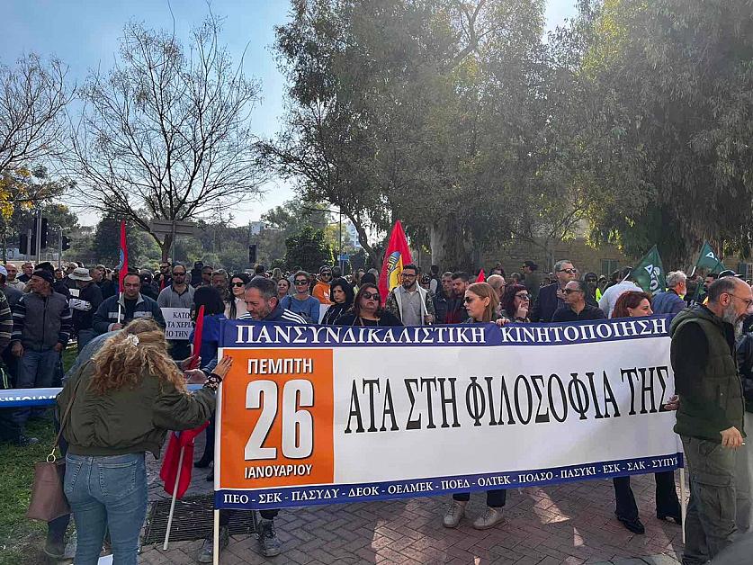Στους δρόμους οι εργαζόμενοι για την ΑΤΑ – Σε εξέλιξη η παναπεργία (vid ...