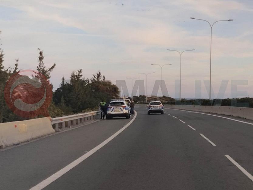 Σε σοβαρή κατάσταση άνδρας που έπεσε από εν κινήσει όχημα στον αυτ ...