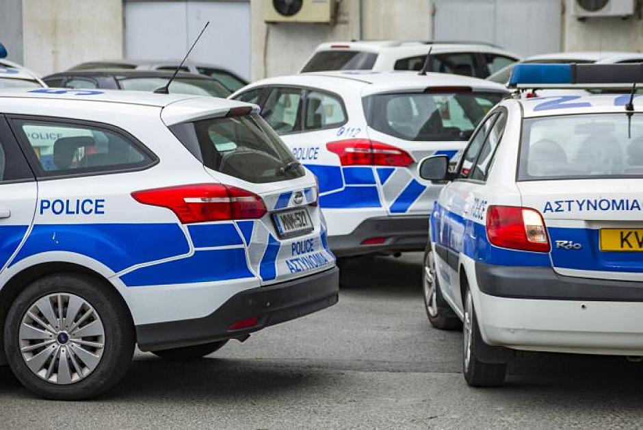 Παραλίμνι: Πήγε σε σπίτι φίλου του, μέθυσε και δεν έφευγε–Έβριζε Αστυνομικούς - Sigmalive