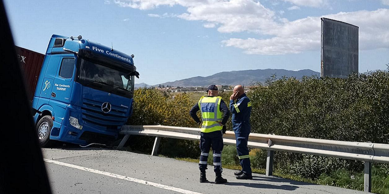 Κλειστός ο αυτο/δρομος Λεμεσού-Λευκωσίας για μετακίνηση της νταλίκας ...