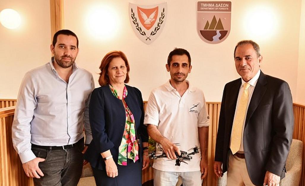 Hermes Airports: Δωρεά εκπαιδευτικού μη επανδρωμένου αεροσκάφους στο Τμ. Δασών - Sigmalive