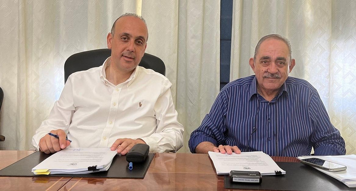 Σύμβαση για 2 ηλεκτροκίνητα οχήματα για αποκομιδή απορριμμάτων στον Δήμο Πάφου - Sigmalive