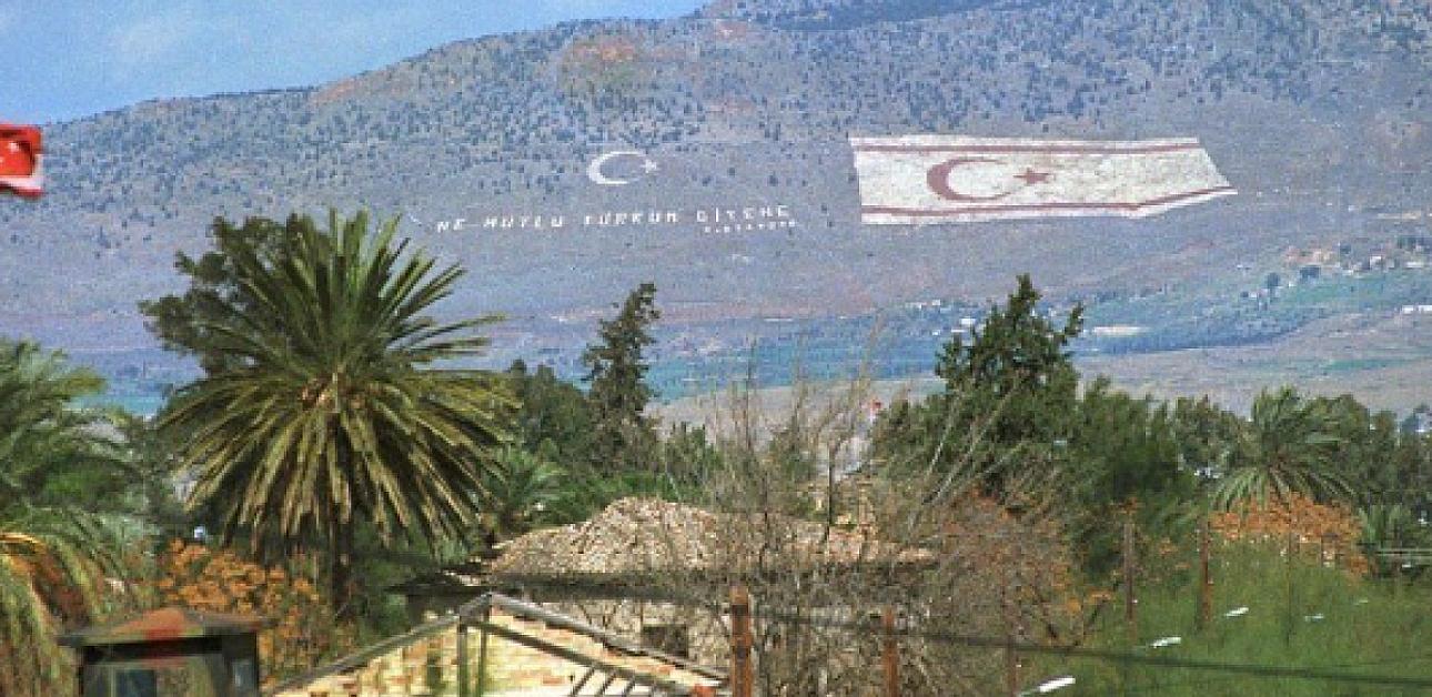 Ζήτησαν αντίγραφα ταυτοτήτων/διαβατήριων ΚΔ από «αστυνομικούς» - Sigmalive