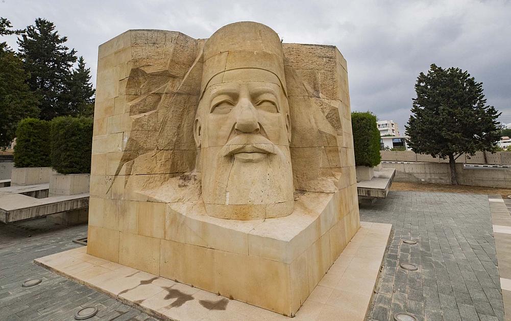 Επιστολή ομάδας Αντιστασιακών Πάφου για αφαίρεση πλάκας από Μνημείο Μακαρίου - Sigmalive