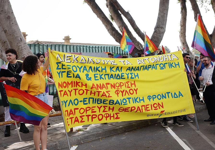 Ψηφίστηκε η πρόταση νόμου για ποινικοποίηση των «θεραπειών μεταστροφής ...