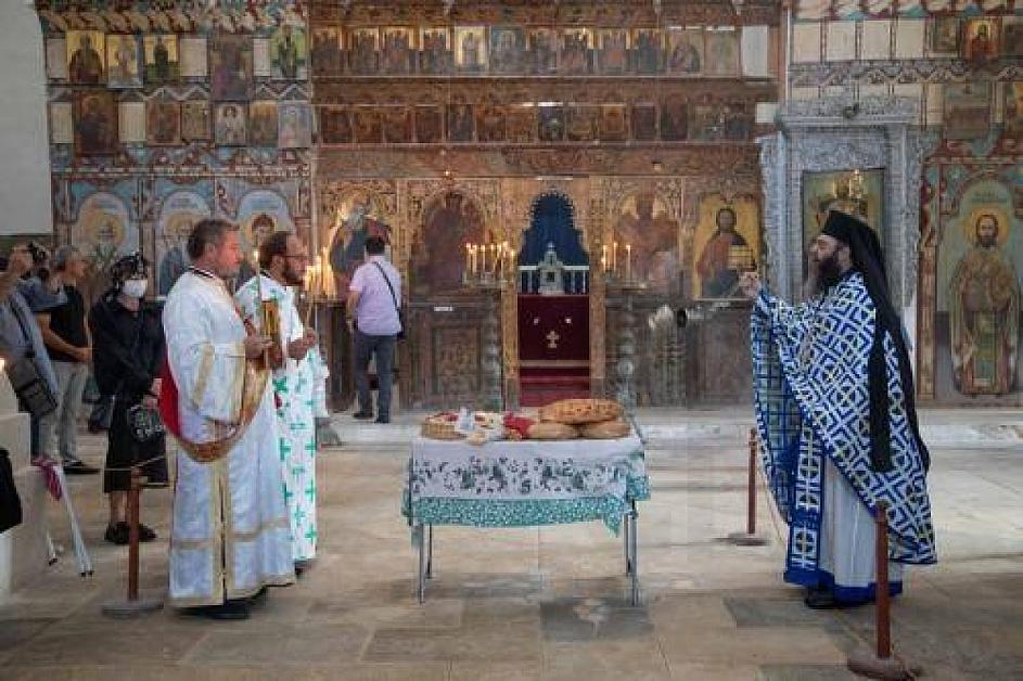 Μέγας εσπερινός στη Μονή Αποστόλου Βαρνάβα στη κατεχόμενη Σαλαμίνα - Sigmalive