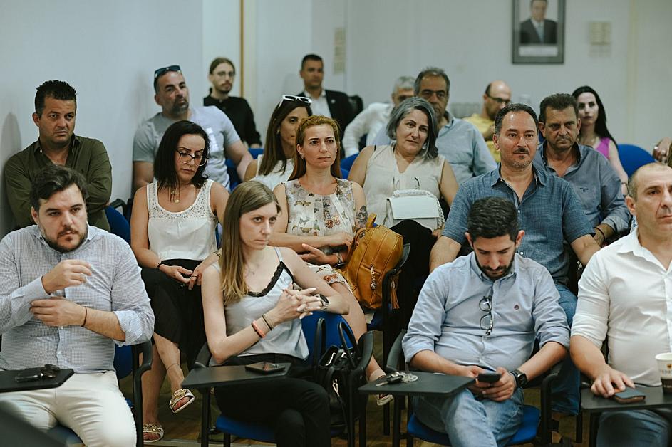 Συνεχίζονται οι επαφές με τη βάση του ΔΗΣΥ (ΦΩΤΟ) - Sigmalive