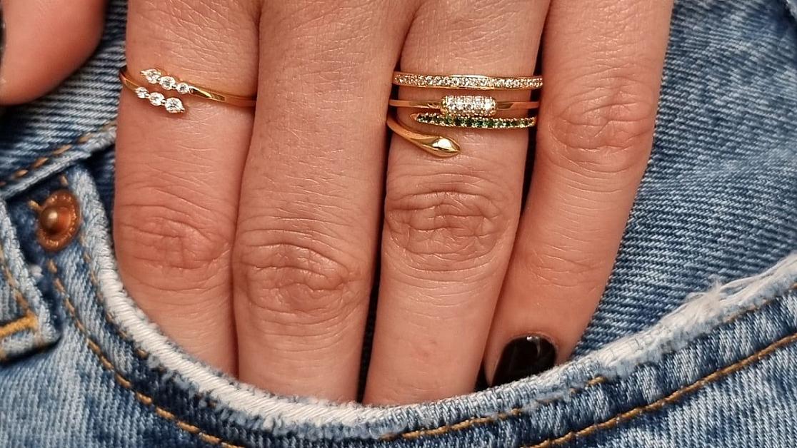 Άφησε τα χρυσά δακτυλίδια σε beach bar στην Πάφο-Μετά το κράξιμο βρέθηκαν! - Sigmalive