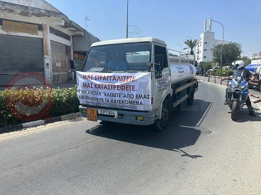 Πρατηριούχοι: «Μας στραγγαλίζετε - Μας καταστρέφετε» (ΦΩΤΟ&BINTEO ...