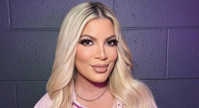 Tori Spelling: Mετά τον χωρισμό της από τον Dean McDermott μένει σε μοτέλ - Sigmalive