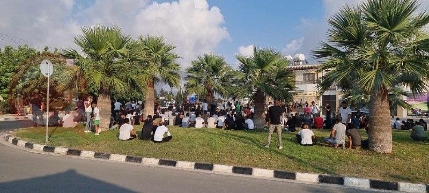 ΒΙΝΤΕΟ: Συγκέντρωση Σύρων στη Χλώρακα – Στο σημείο ισχυρές δυνάμεις - Sigmalive