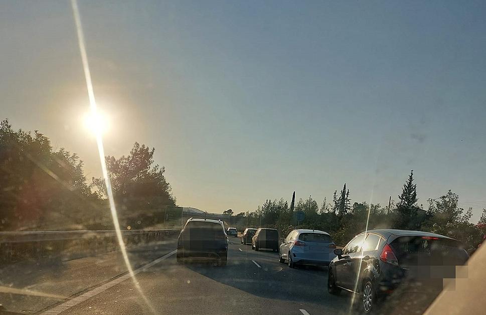 Πυκνή τροχαία κίνηση στους αυτο/δρομους λόγω επιστροφής των εκδρομέων ...