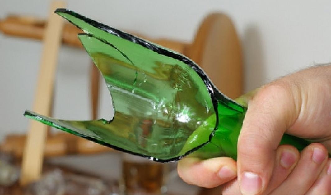 Πάφος: Γνωρίστηκαν σε μπυραρία και τον χτύπησε με σπασμένο μπουκάλι - Sigmalive