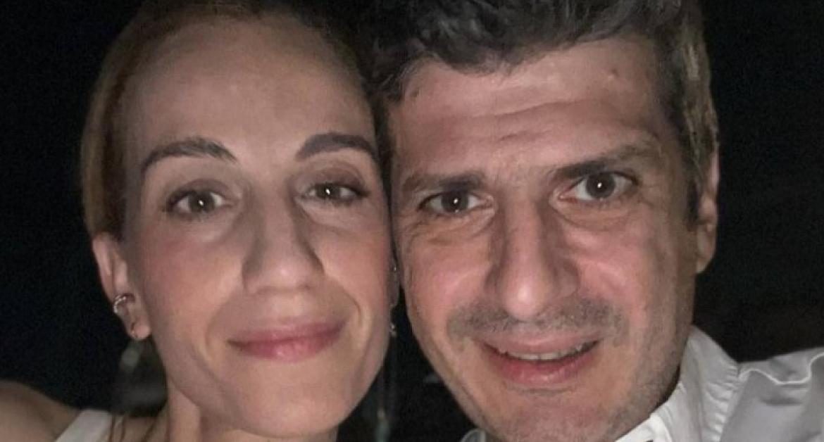 Δημήτρης Δημητρίου: Το τρυφερό φιλί με τη σύζυγό του στην Άνδρο (ΕΙΚΟΝΑ ...