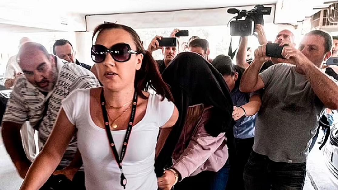 Στήριξη στην 20χρονη από τη γυναίκα που κατήγγειλε βιασμό από 12 Ισραηλινούς - Sigmalive