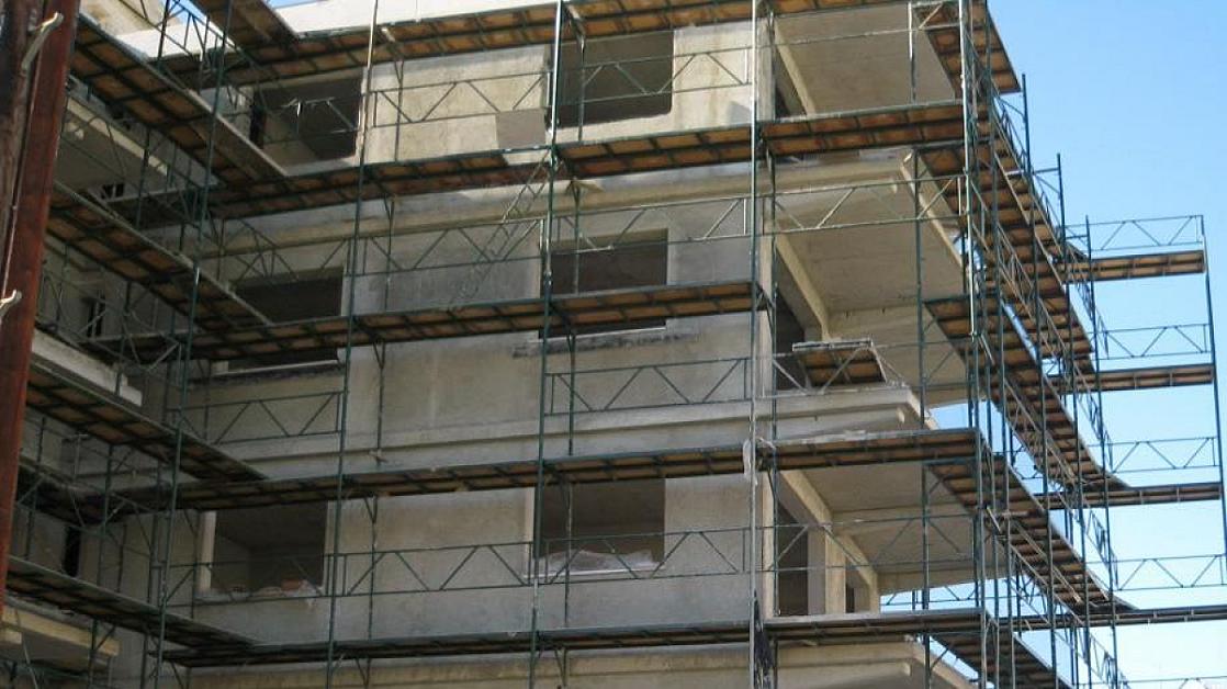 Τσάκωσαν πέντε άτομα να κλέβουν σκαλωσιές - Διαμένουν παράνομα στην ΚΔ - Sigmalive