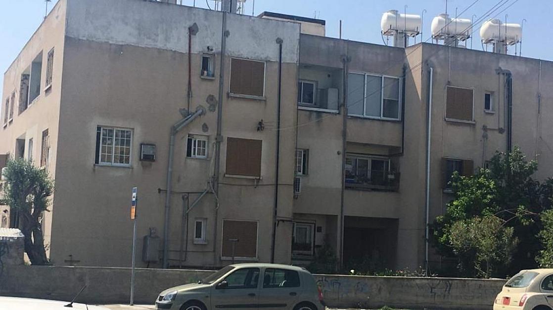 Χωρίς ανελκυστήρες προσφυγικές πολυκατοικίες-Ηλικιωμένοι ζητούν βοήθεια ...