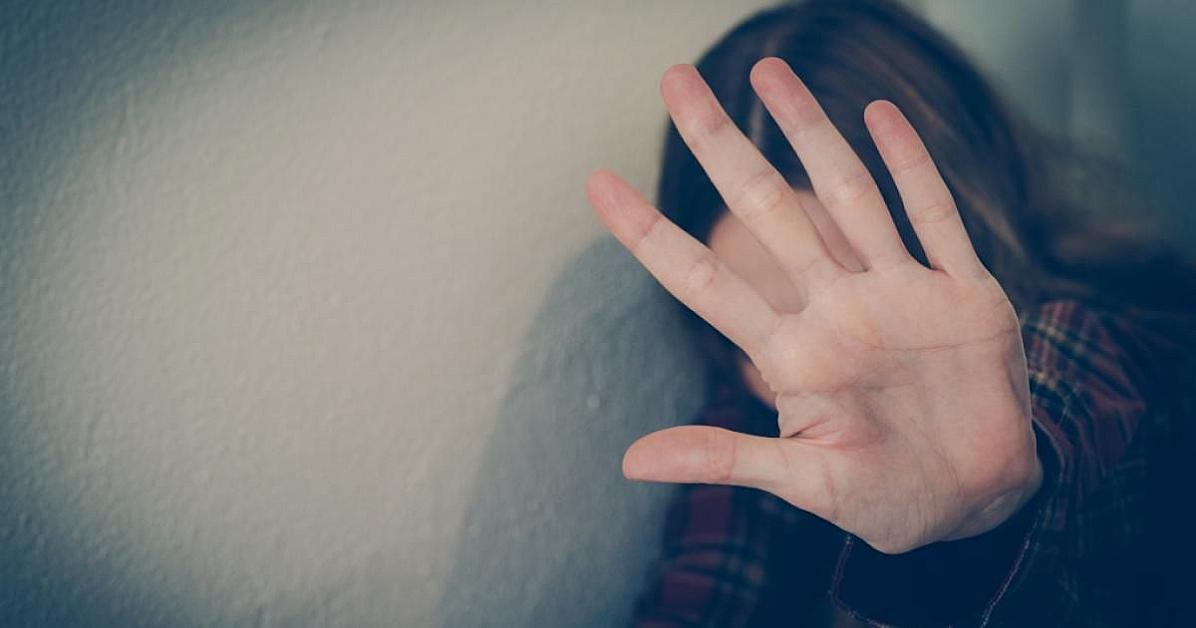 Με μώλωπες στο πρόσωπο 7χρονη- Υπέδειξε τη μητέρα της αλλά δεν ...