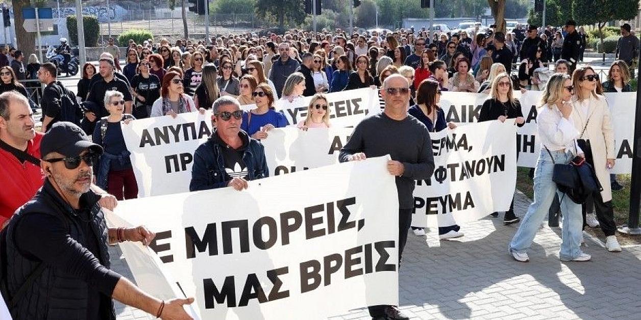 Έξω από τη Βουλή τη Δευτέρα οι χαμηλόμισθοι του Δημοσίου - Sigmalive