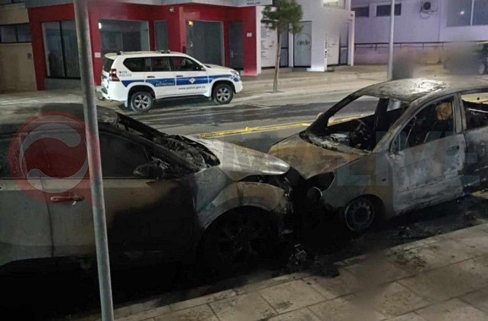 Δύο οχήματα έγιναν παρανάλωμα του πυρός στην Πάφο - Sigmalive