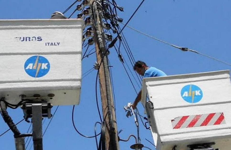 Ξερίζωσαν πασσάλους κι απέκοψαν καλώδια της ΑΗΚ στη Λάρνακα - Sigmalive