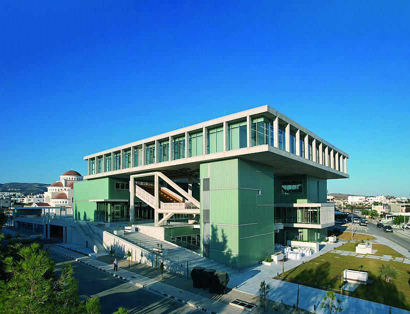 Δρ. Ακύλας: Η ΕΥ κινείται με έναν επιπόλαια δημαγωγικό και εξωθεσμικό τρόπο - Sigmalive