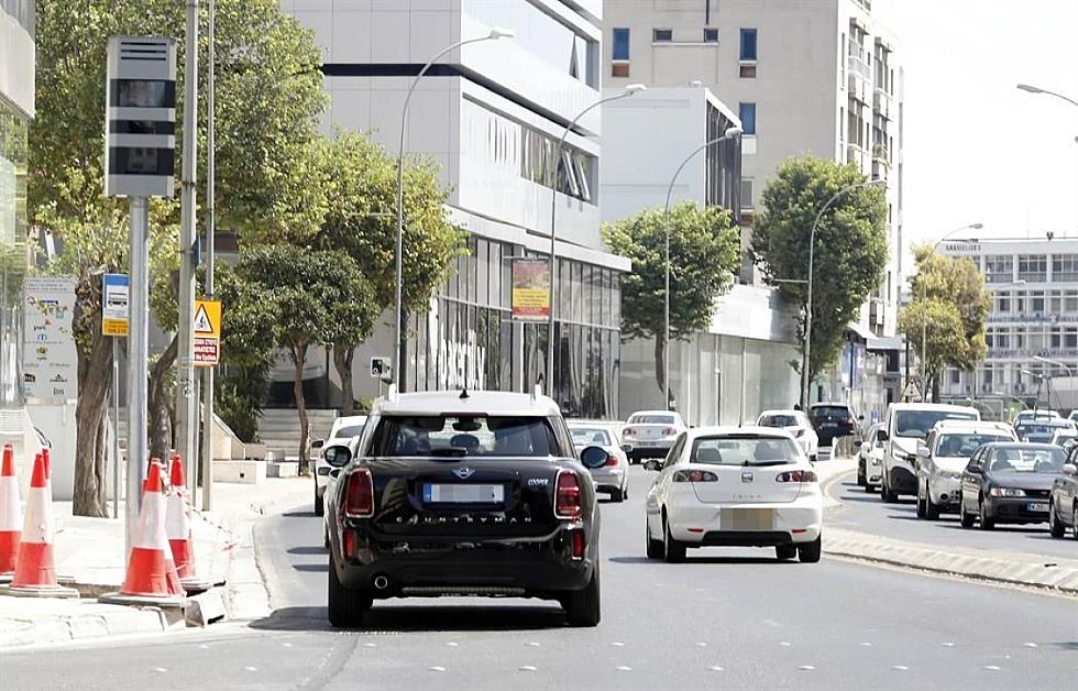 ΦΩΤΟ: Πέρασε τη γραμμή και της έστειλαν εξώδικο €300 για παραβίαση κόκκινου - Sigmalive