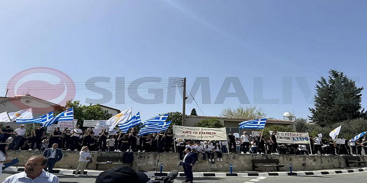 ΒΙΝΤΕΟ: Αντικατοχική μαθητών στη Δένεια – «Έξω ο Αττίλας-Λευτεριά ...
