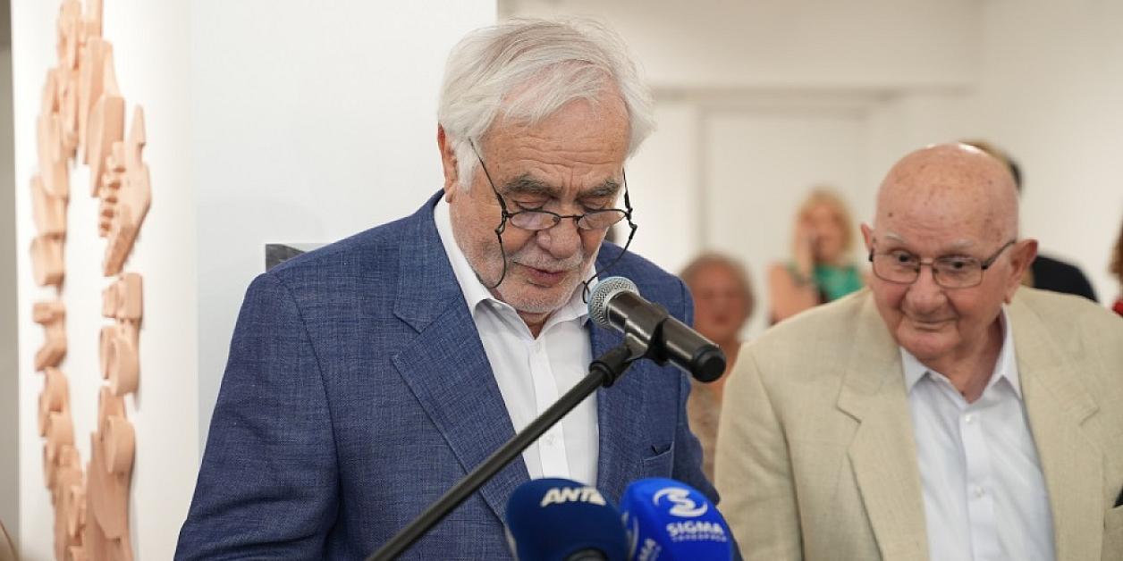 Βαλεντίνος Χαραλάμπους: Ένας αιώνιος έφηβος γεμάτος πάθος για την τέχνη - Sigmalive