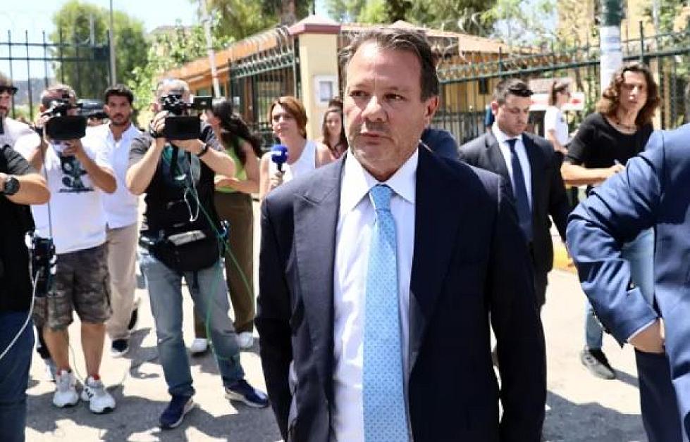 Απ. Λύτρας: «Δεν επινόησα το αφήγημα ότι έπεσε η σύζυγός μου από τη σκάλα» - Sigmalive